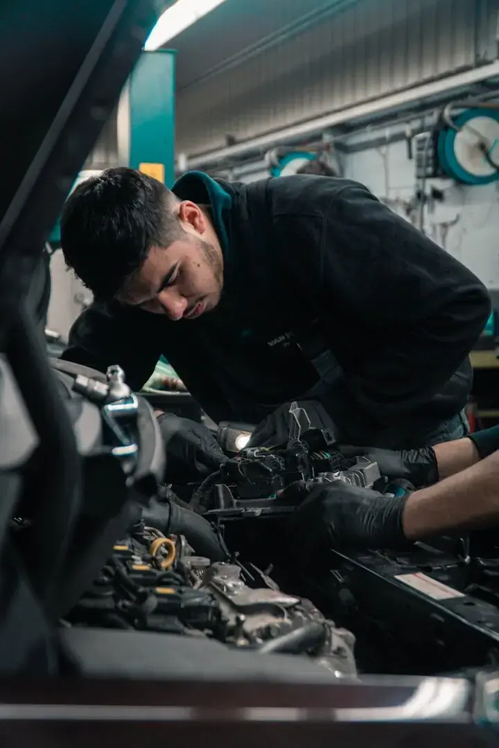Trump sides with DIY mechanics after Ford executive pushes repair ...