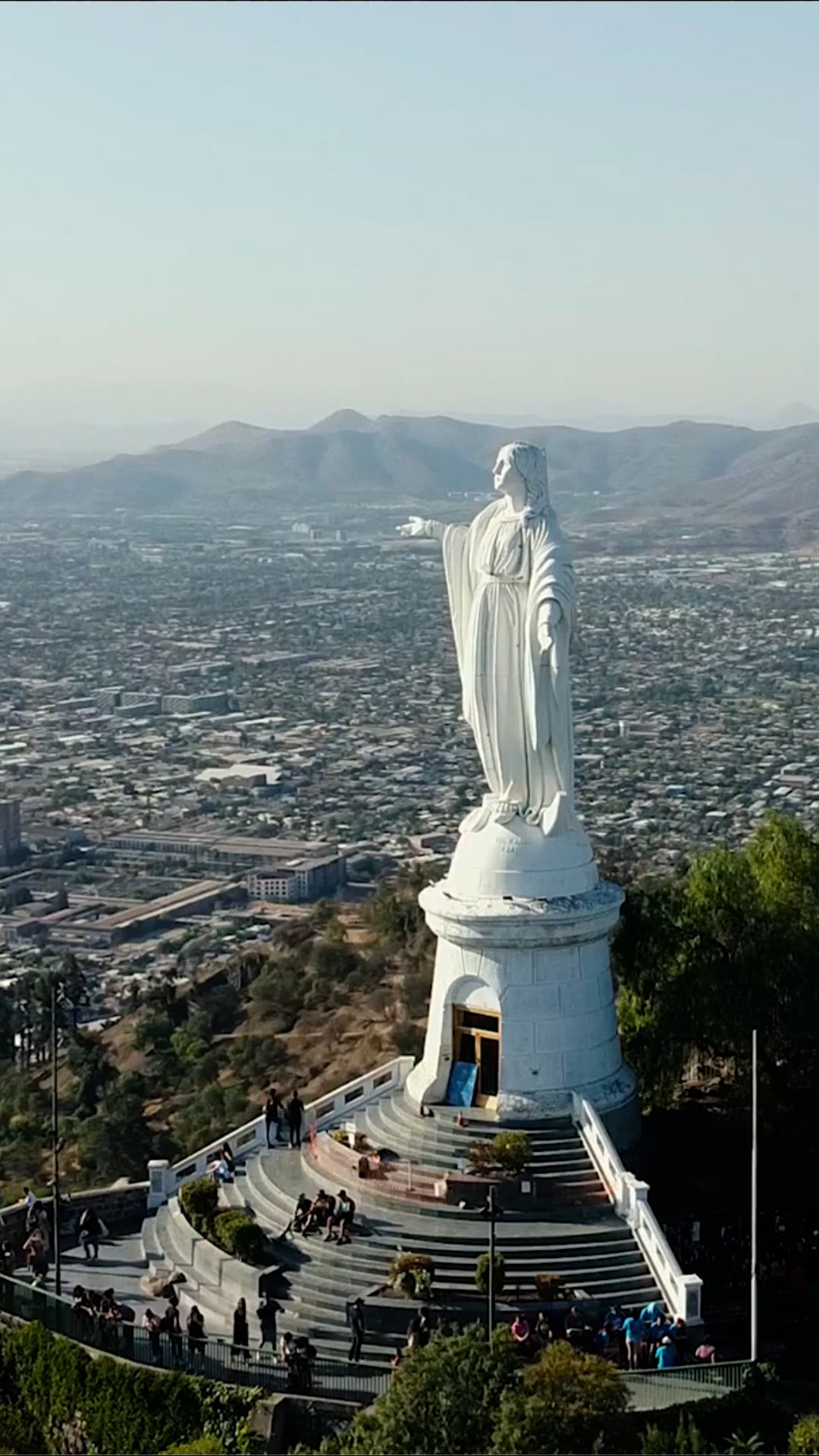 Santiago du Chili : vues aériennes par drone de la ville aux Andes