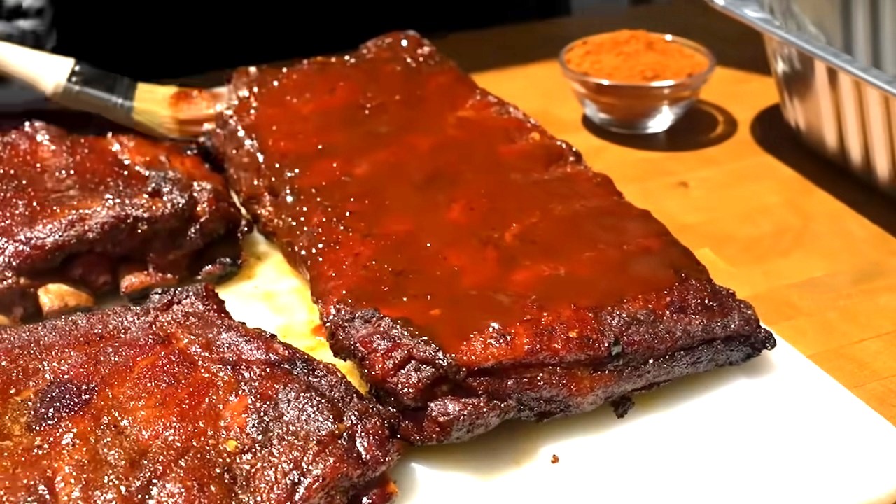 How to make juicy smoked BBQ ribs