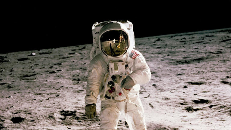 Apollo astronauts’ footprints may stay on the moon almost unchanged ...
