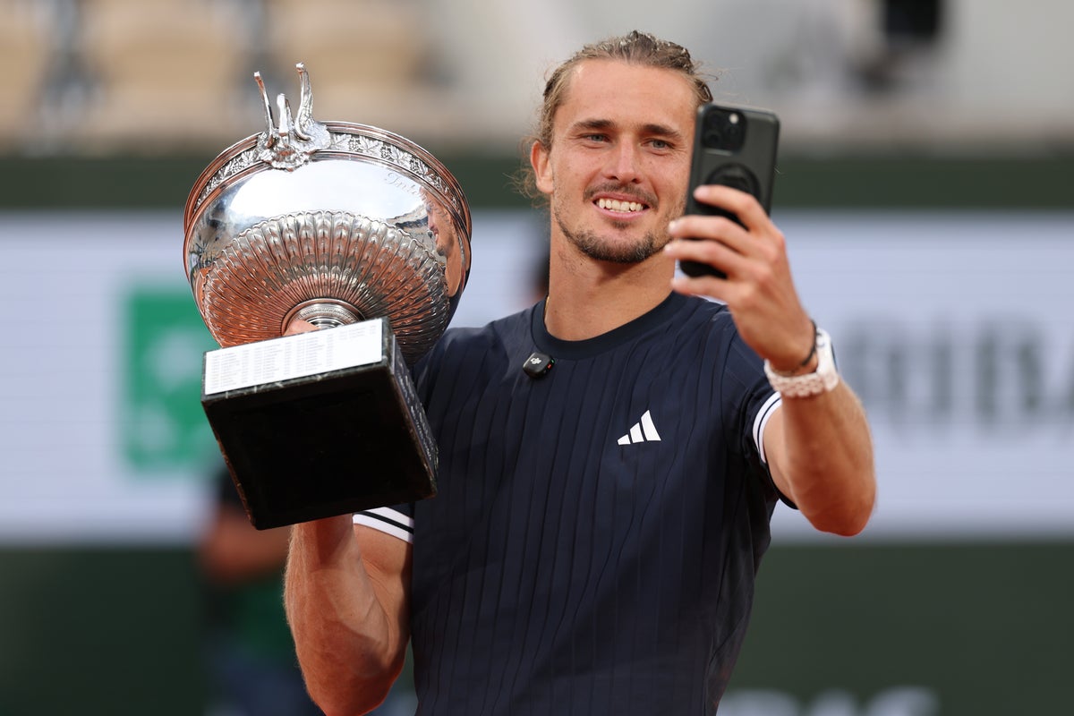 Zverev’s chaotic French Open win showed just how far ahead Sinner is