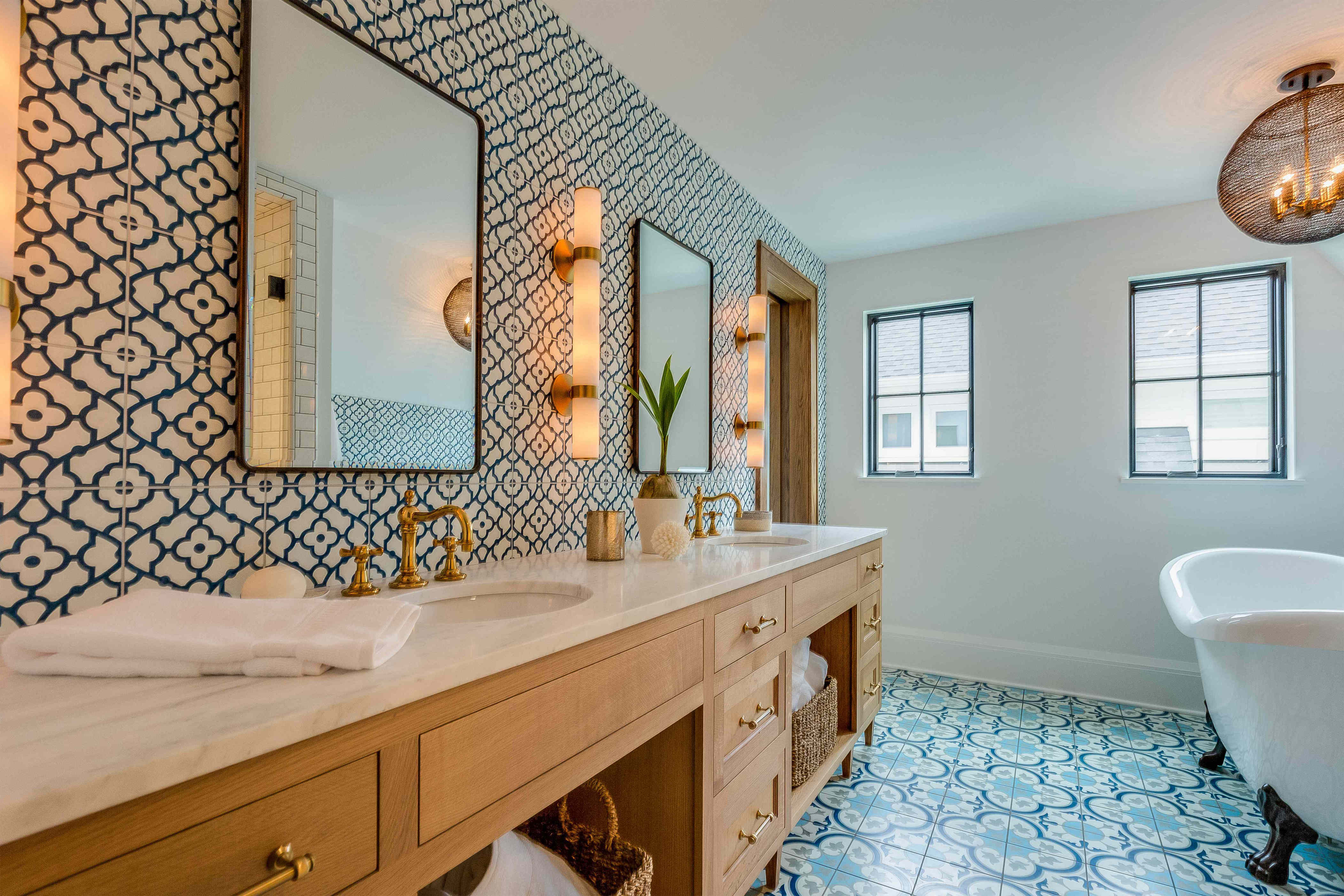 5 dead giveaways your bathroom is outdated—and 5 Amazon finds to fix it ...