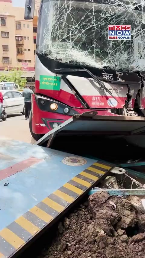 A BEST bus rammed into a four-wheeler and a two-wheeler