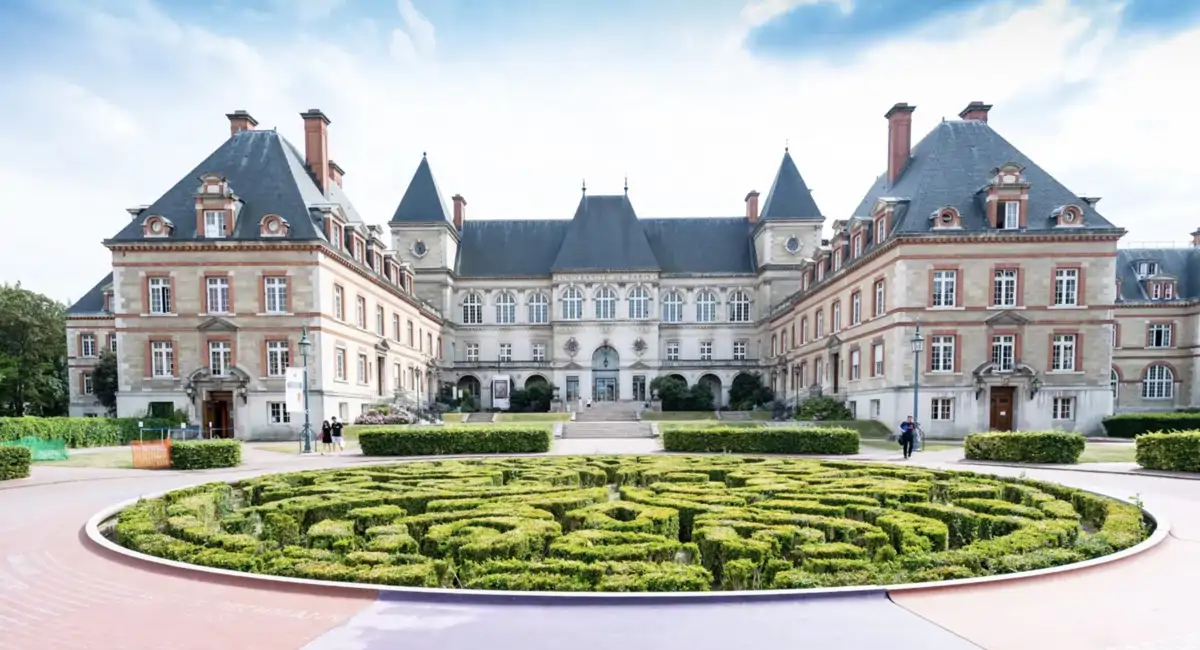 El campus universitario en el que la infanta Sofía estudiará en París ...