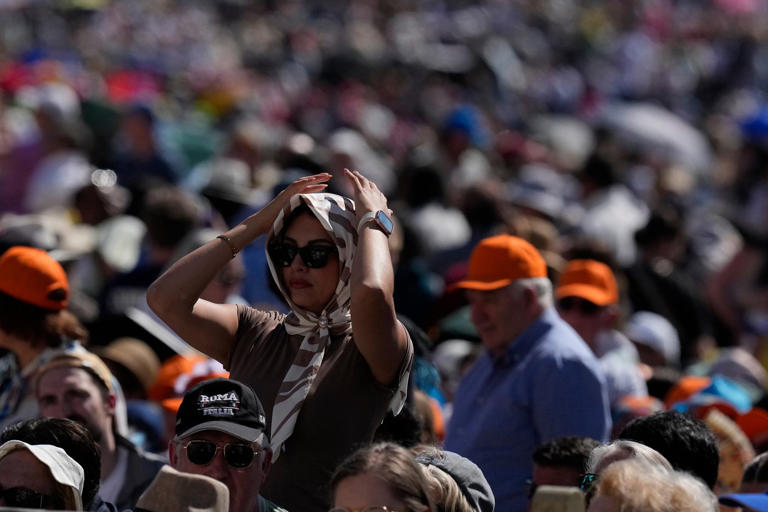 How to stay safe while traveling during extreme heat