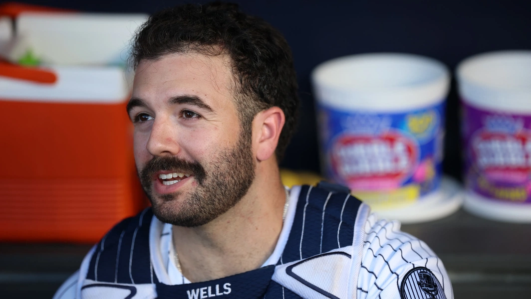 Yankees eye Red Sox catcher amid Wells injury woes