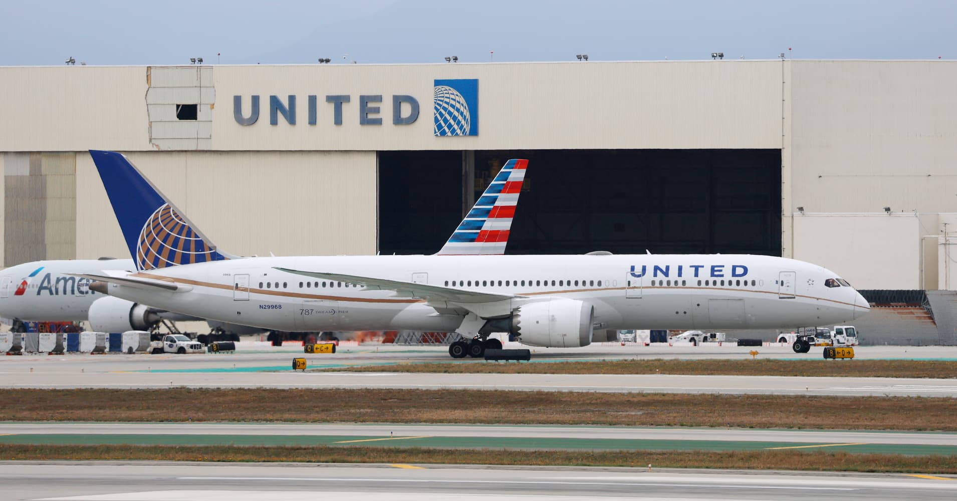 United CEO brushes off airline mergers after American rejection: 'There ...