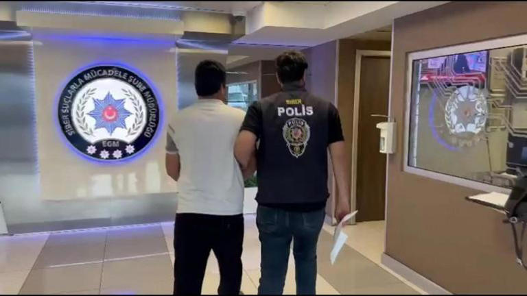 ATM'lere sahte dolar yatıran şebekeye operasyon! Parayı yatırıp TL ...