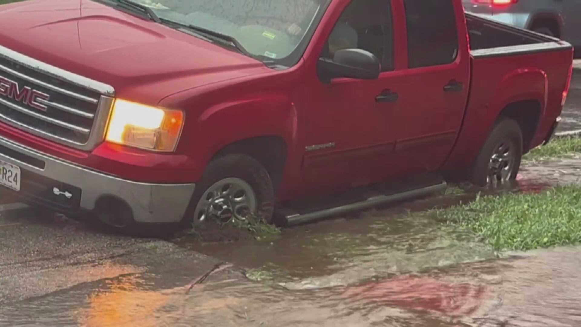 Flash flooding closes Springfield intersection; storms knock out power ...