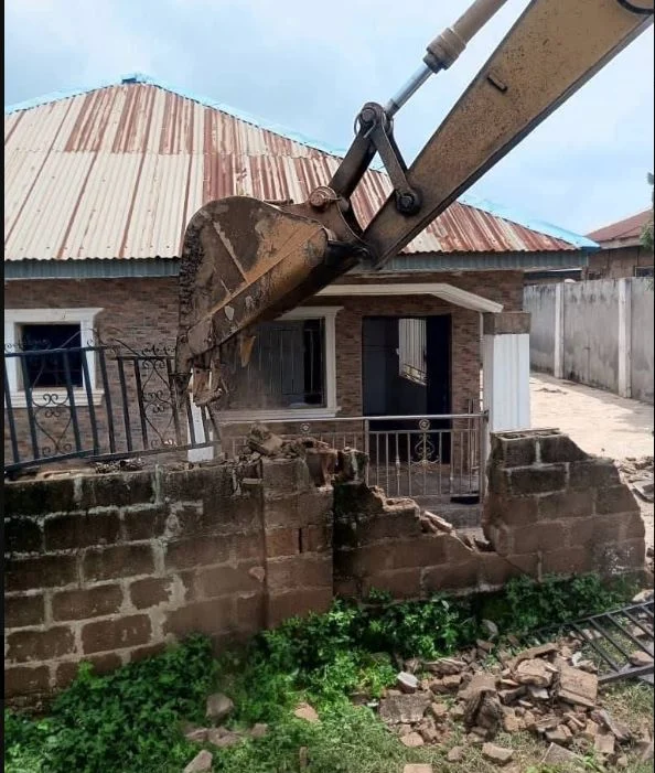 Video: Oyo demolishes kidnappers’ den following rescue of Adelabu’s ...