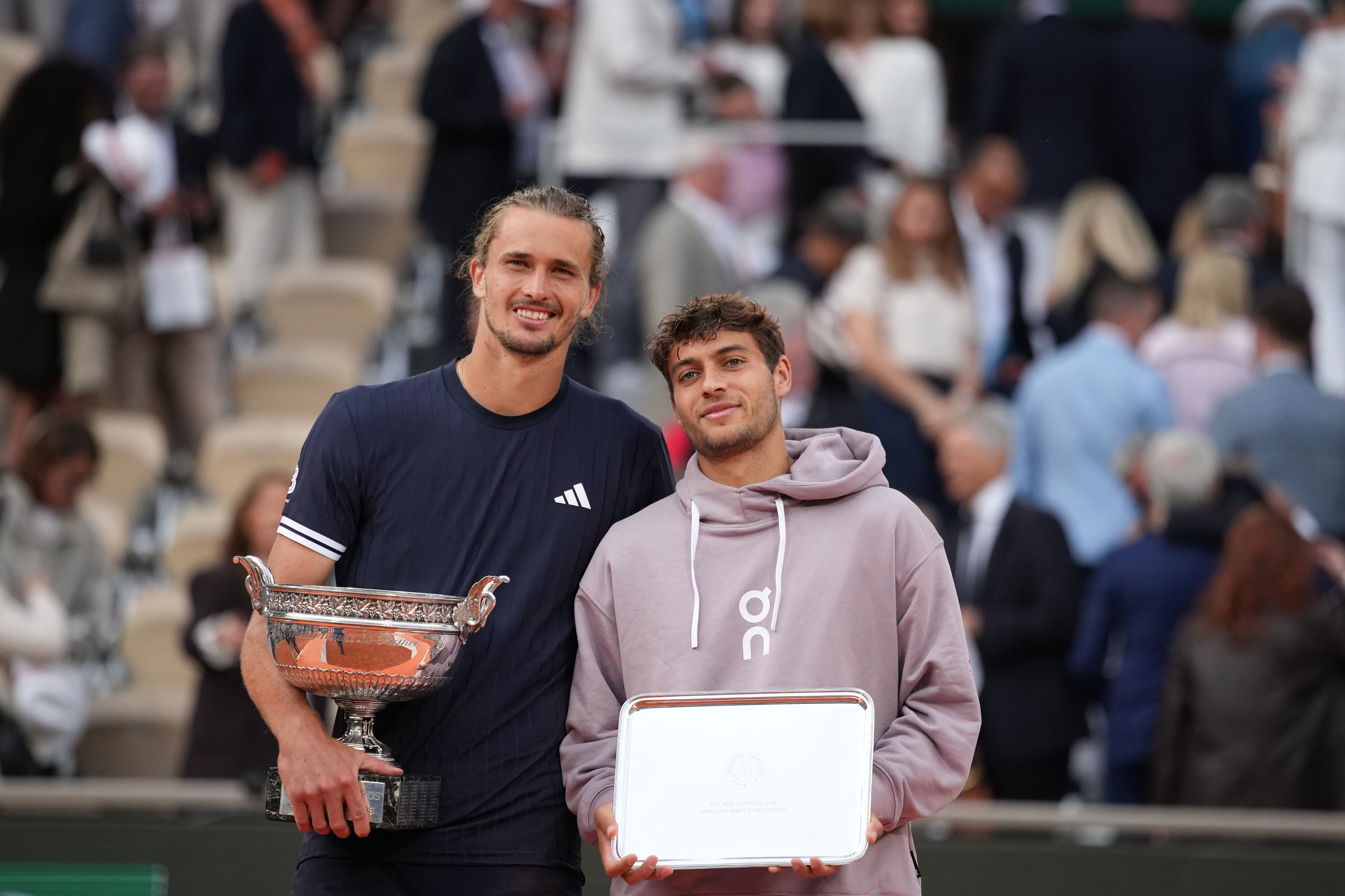 Zverev’s chaotic French Open win showed just how far ahead Sinner is