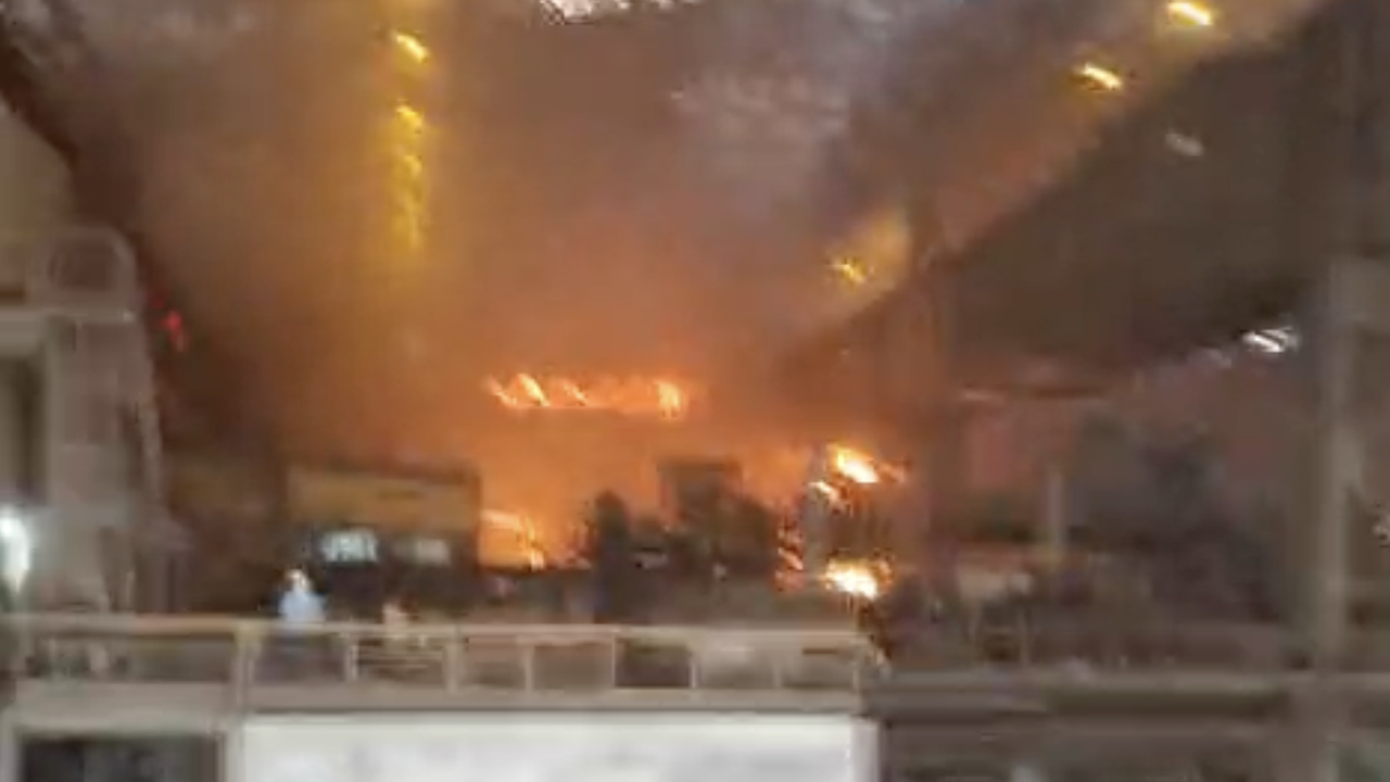Molten iron spills on workers at Visakhapatnam Steel Plant, 8 killed ...