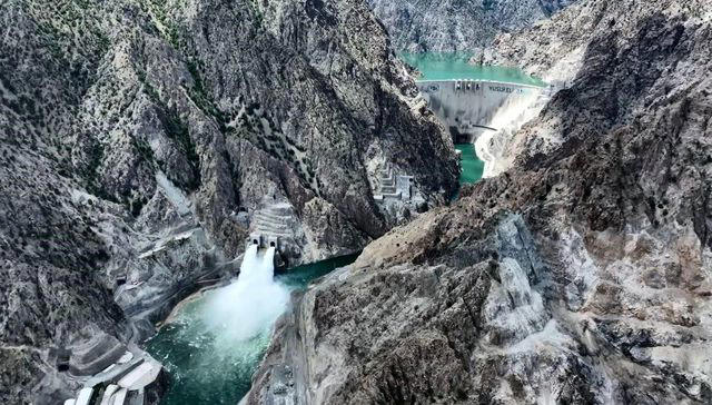 Türkiye'nin en büyüğünde kapaklar açıldı, görüntüler mest etti