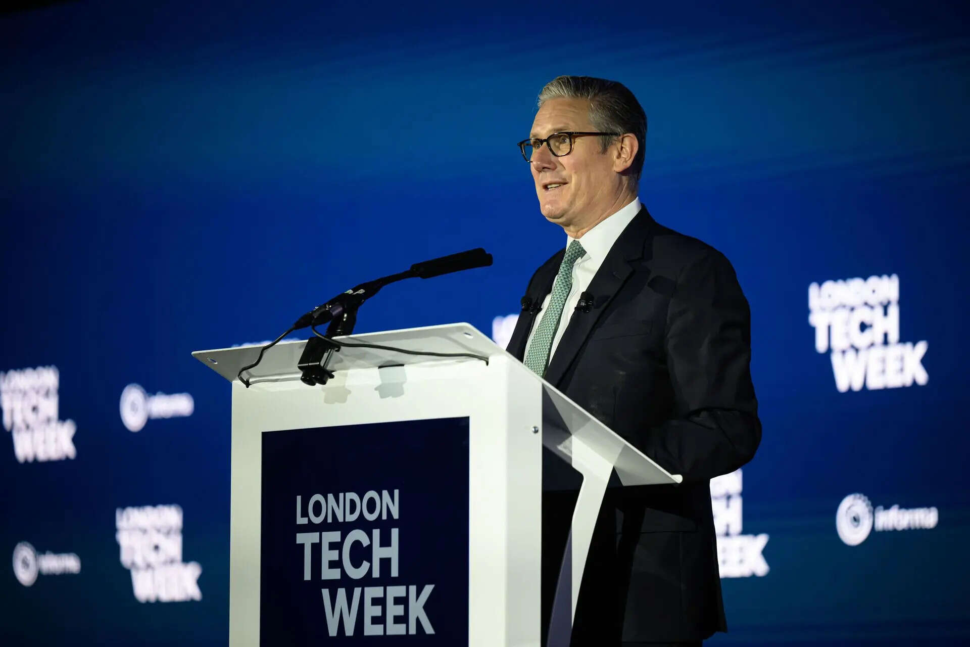 UK sets out $1.5 billion AI hardware plan with supercomputer, chip funding