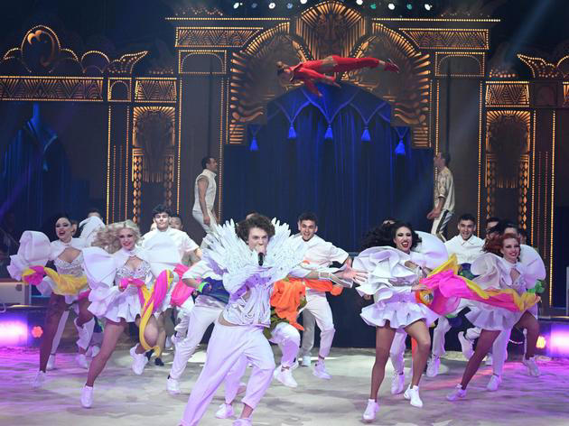 Circus Krone baut Zelt für 2000 Besucher in drei Tagen auf
