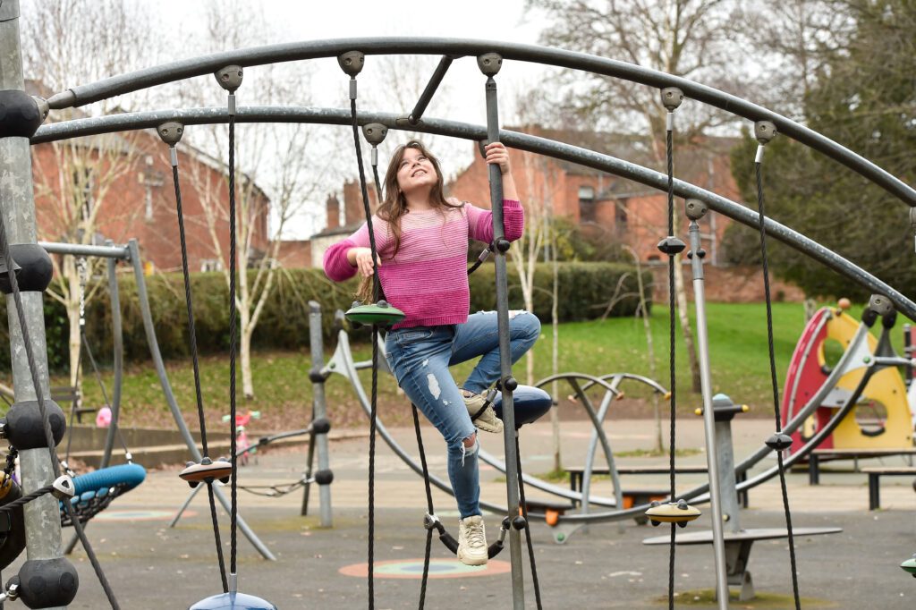 Just one day of outdoor play improves children’s mental health, says ...