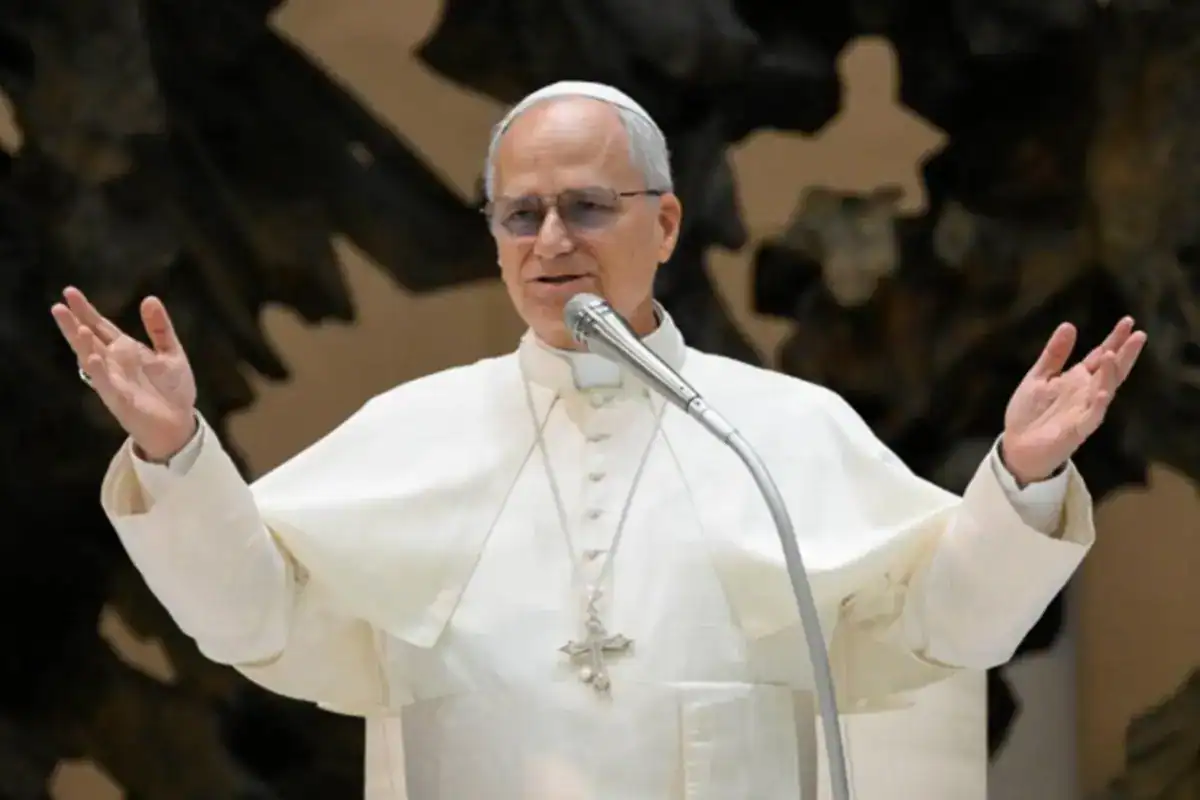 Durante su visita a Madrid, Papa Leão XIV sorprende al repetir el gesto ...