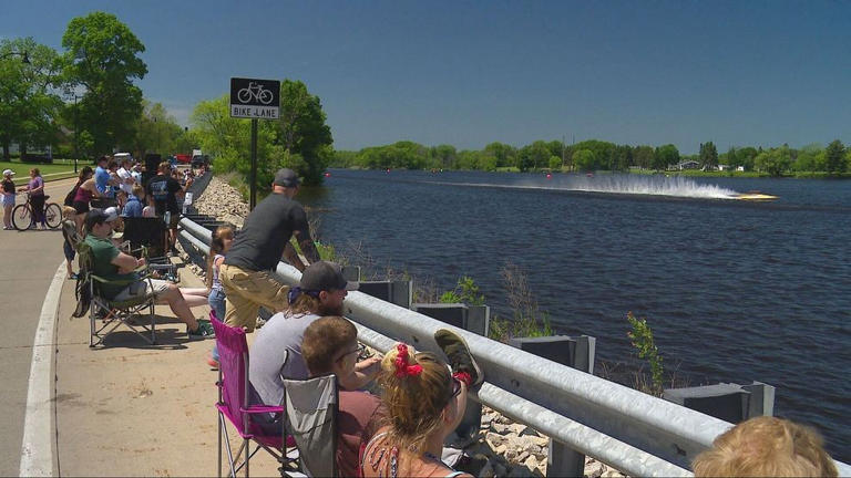 Marinette’s Rumble on the River wraps up as power boats blast past 100 mph