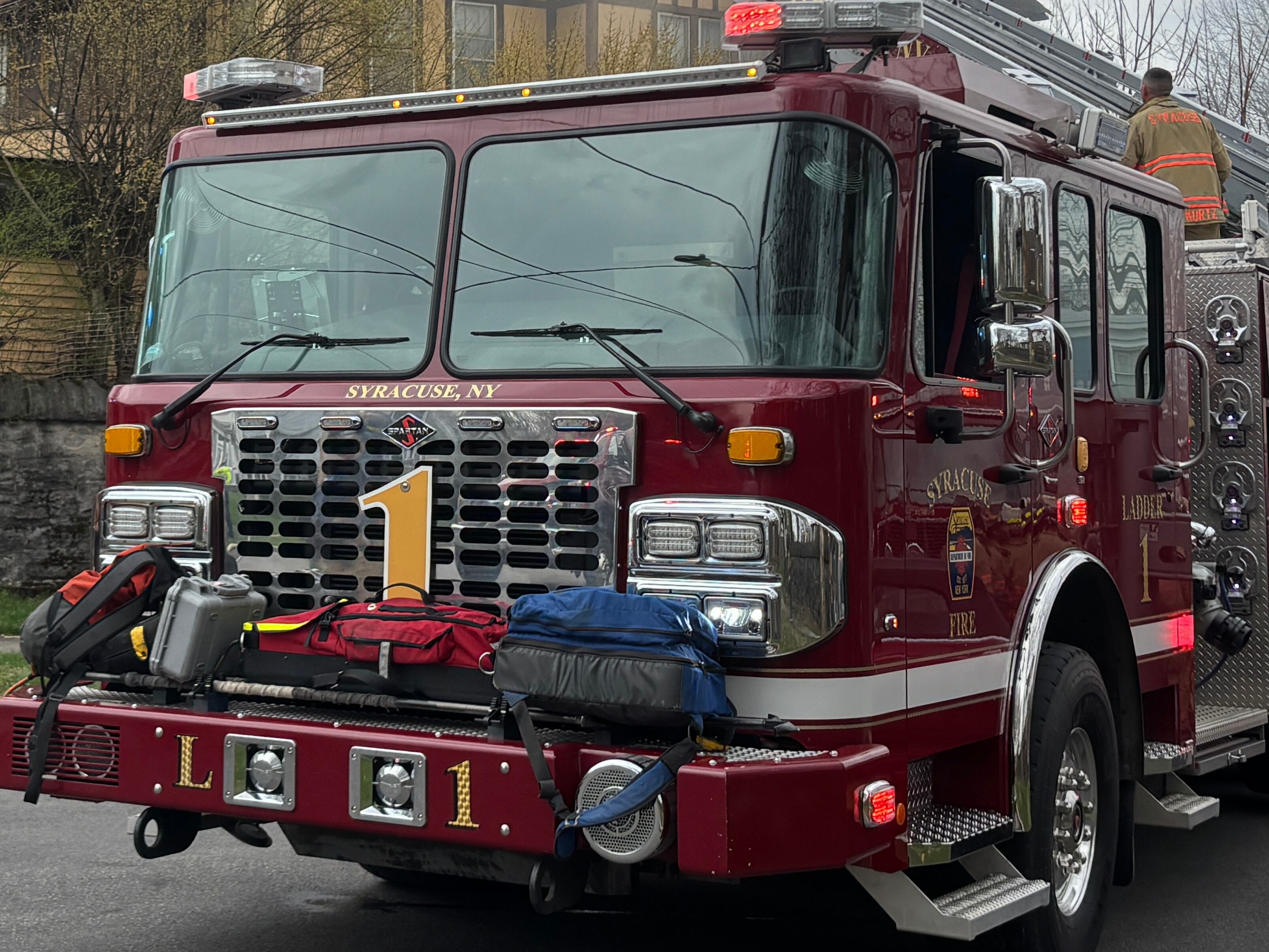 Firefighter injured, 8 residents displaced by fire on Syracuse’s South Side