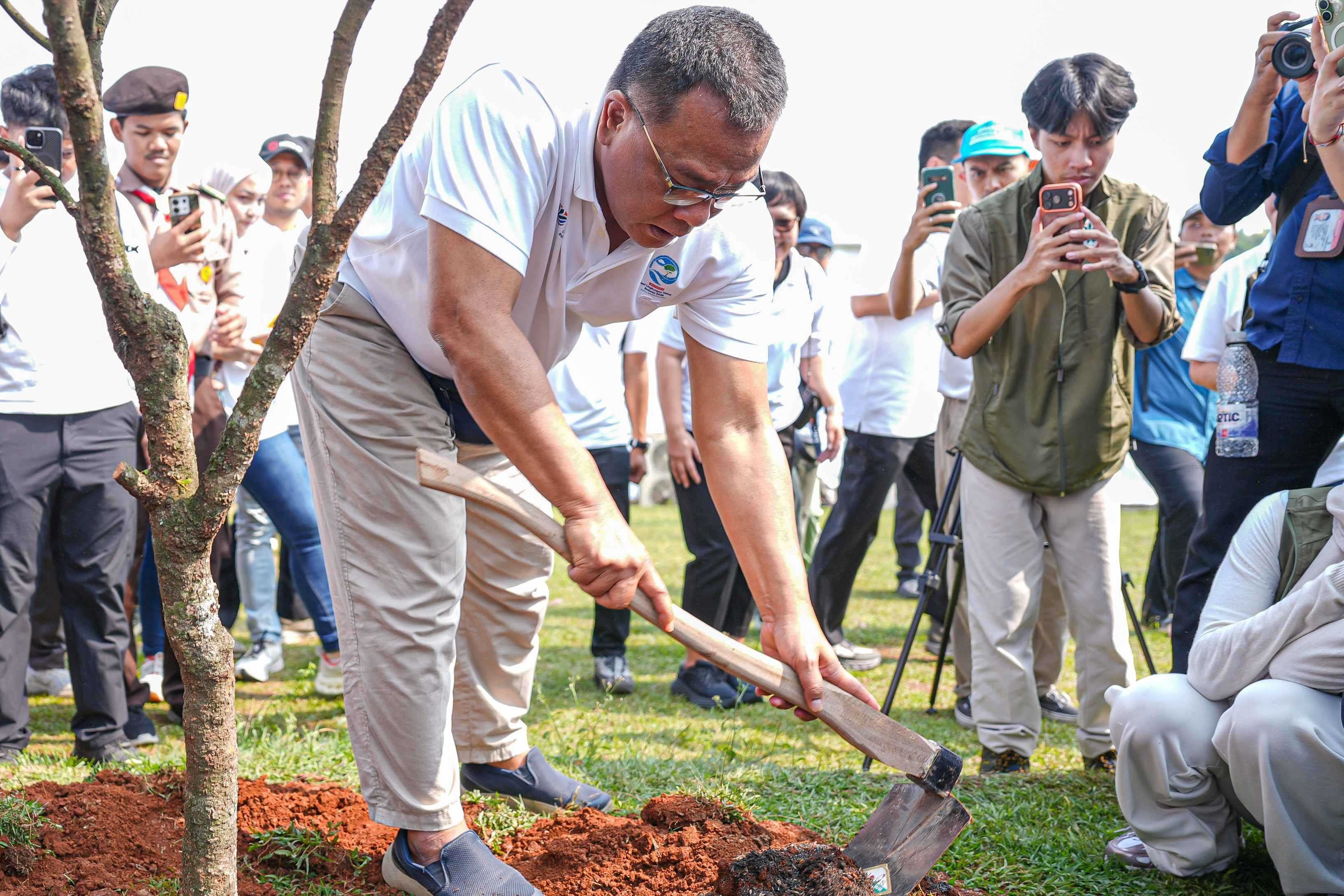 Menteri Jumhur canangkan penanaman 2 miliar pohon untuk pulihkan lingkungan