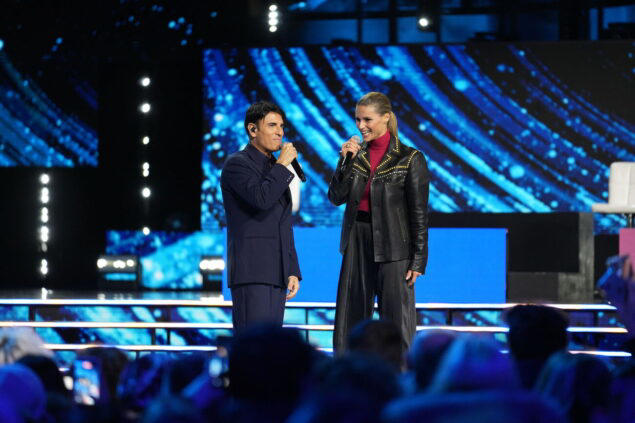 Stasera in tv Michelle Hunziker fa rivivere gli anni Novanta con il ...