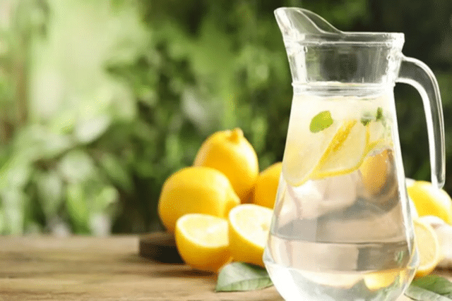 Lemon water: Do not add this thing to lemon water even by mistake, this ...