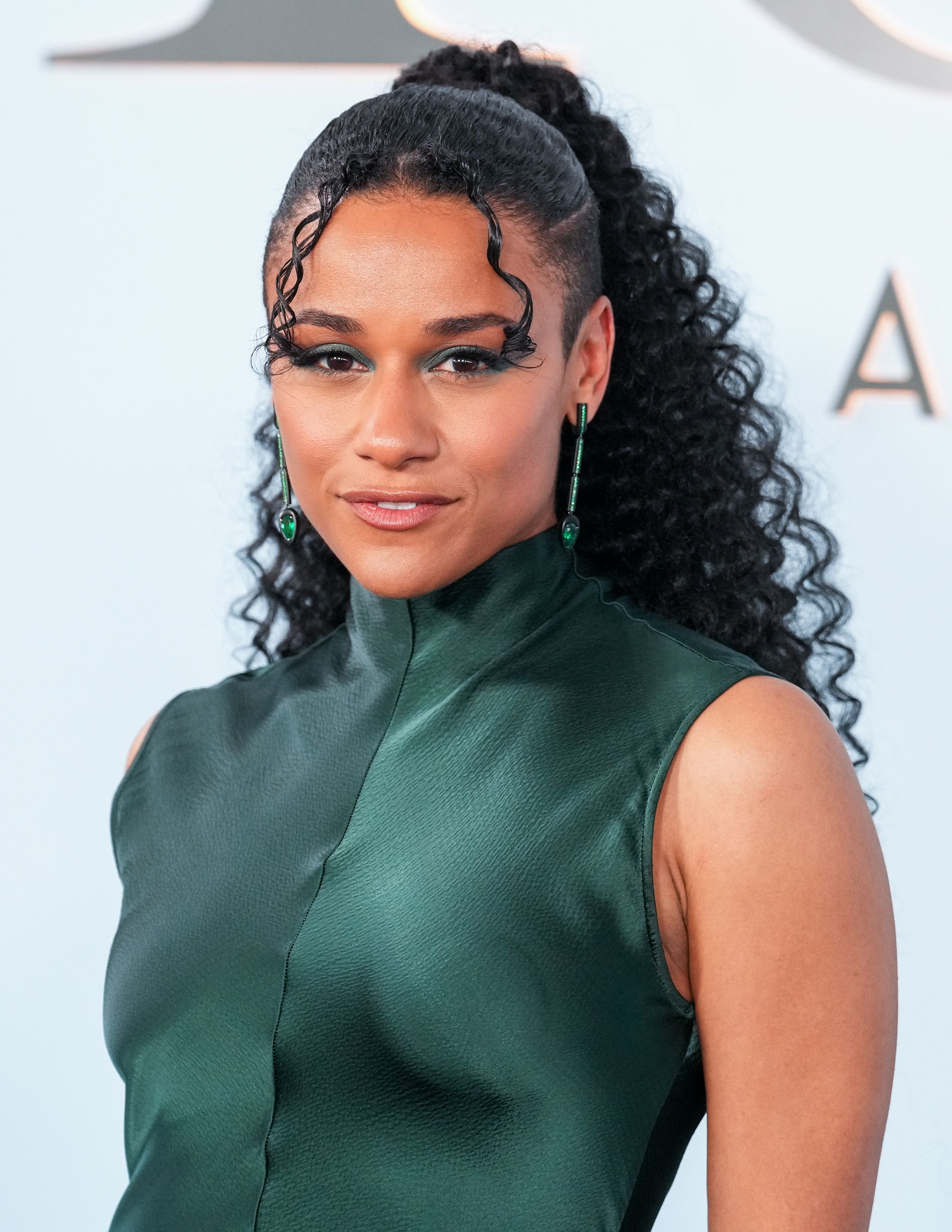 The best beauty looks at the 2026 Tony Awards