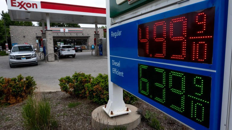 Gas prices continue to fall, down 25.5 cents per gallon over last month ...