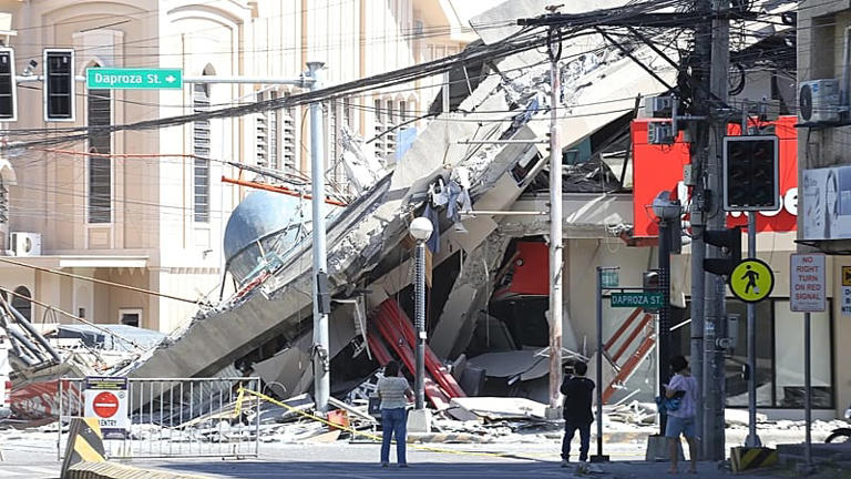 7.8 magnitude earthquake rocks the Philippines, triggering tsunami ...