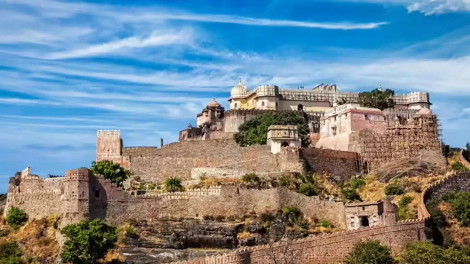 5 magical forts that turn stunning in rainy season
