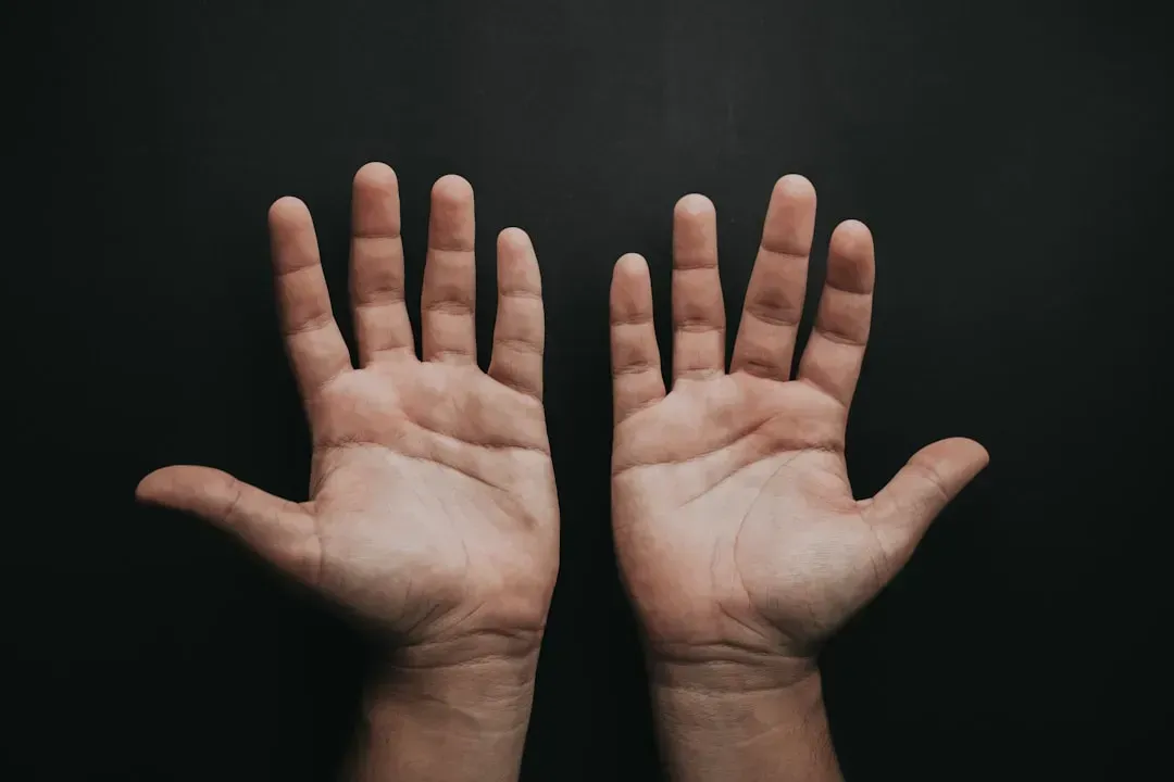 The 6 subtle body language mistakes that instantly make people distrust you