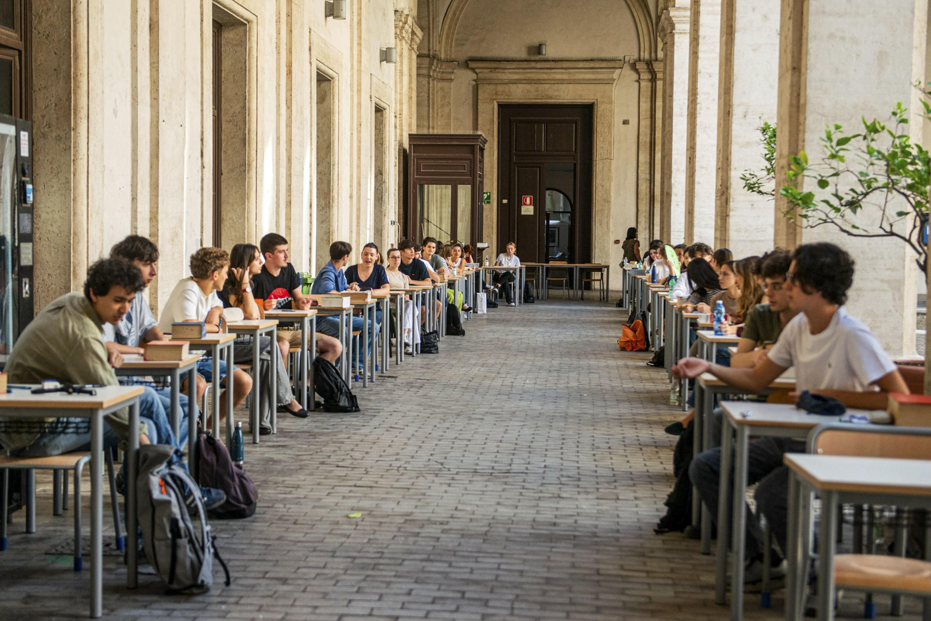 Maturità: pronti 4.000 studentesse e studenti di lingua italiana