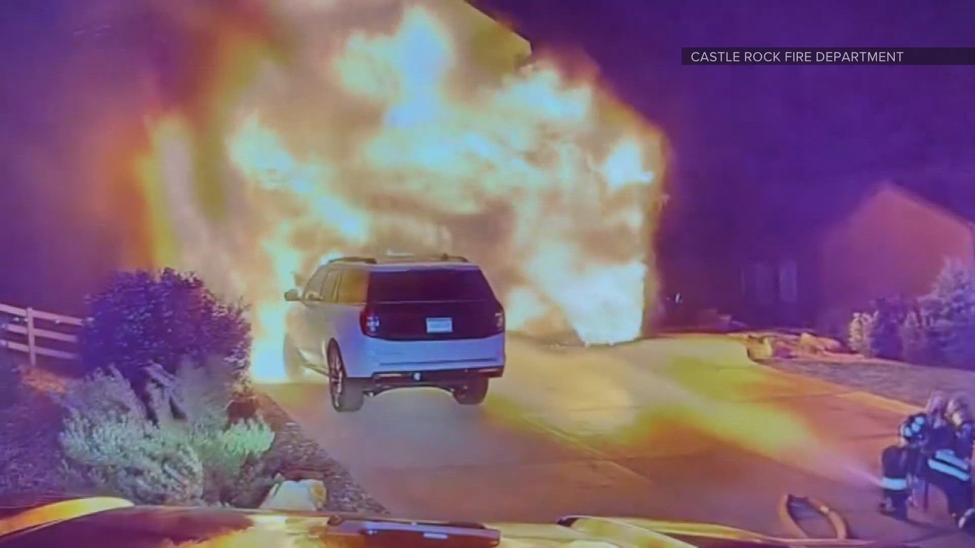 Castle Rock firefighters battle large garage fire