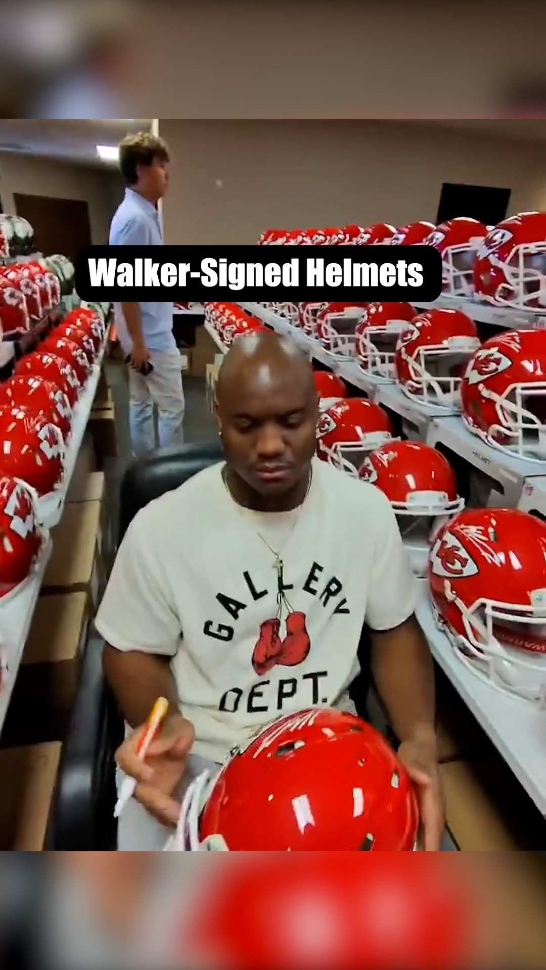 Kenneth Walker III autographs thousands of high-value Kansas City ...