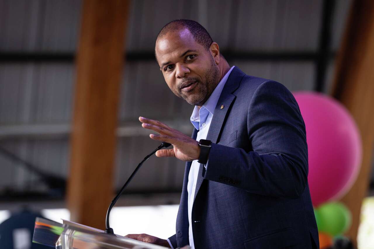 Mayor Eric Johnson calls City Hall a downtown 'dead zone' as he ramps ...