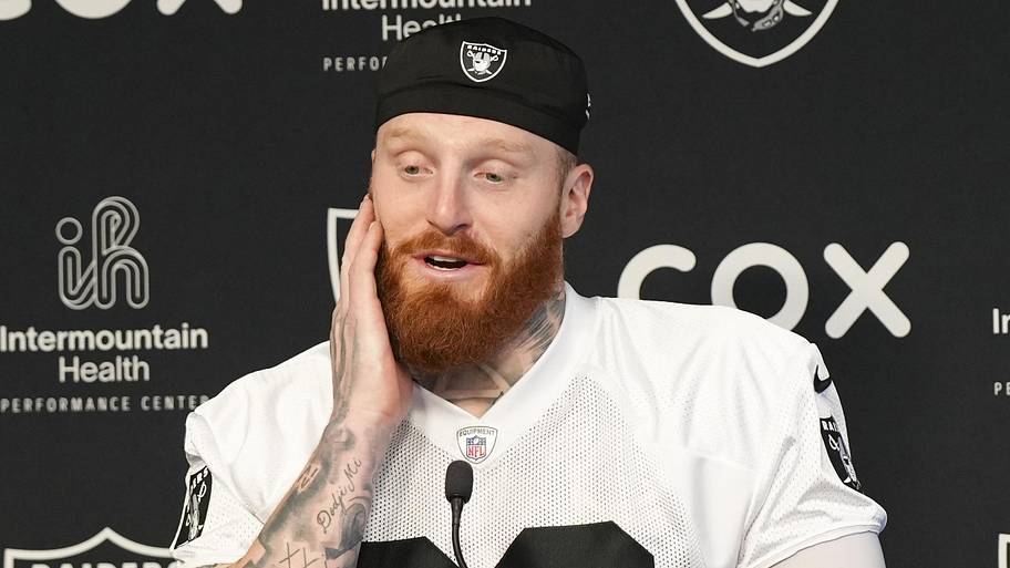 Raiders' Maxx Crosby let the praise flow when discussing new DC Rob Leonard