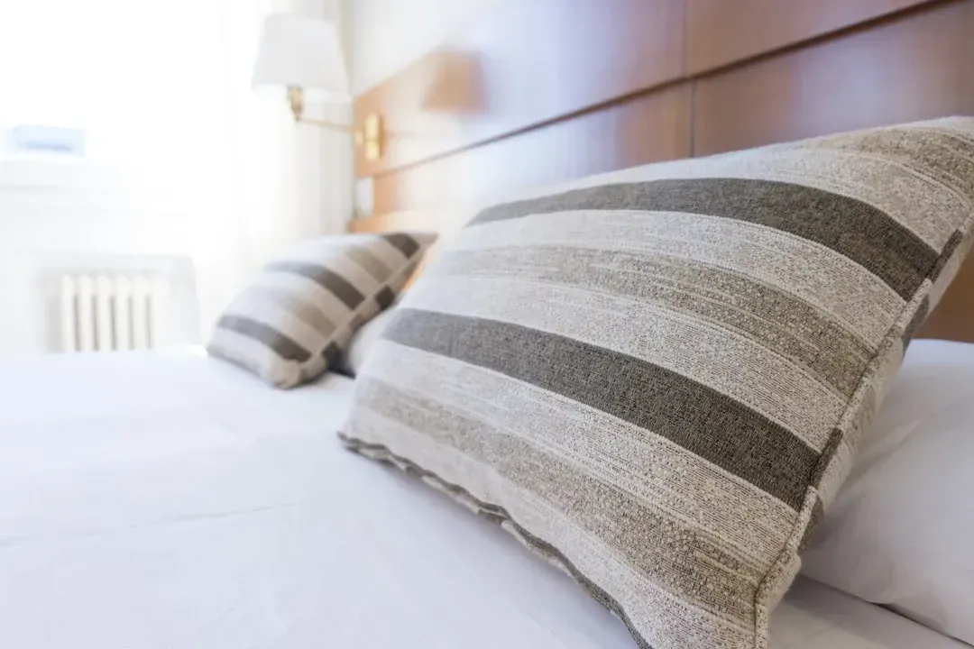 10 disturbing signs your hotel room was never actually cleaned ...