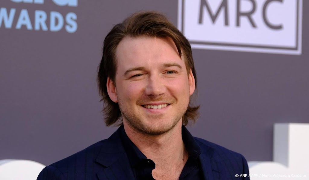 Morgan Wallen gooit met telefoon van beveiliger tijdens optreden