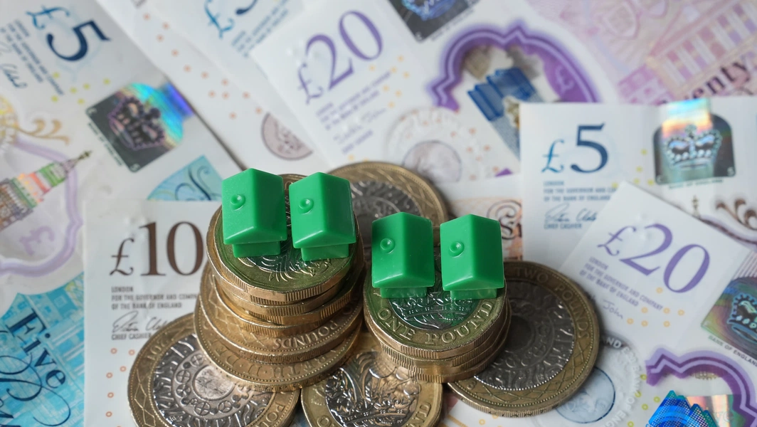 Spending peaks in 50s as wealth gaps widen