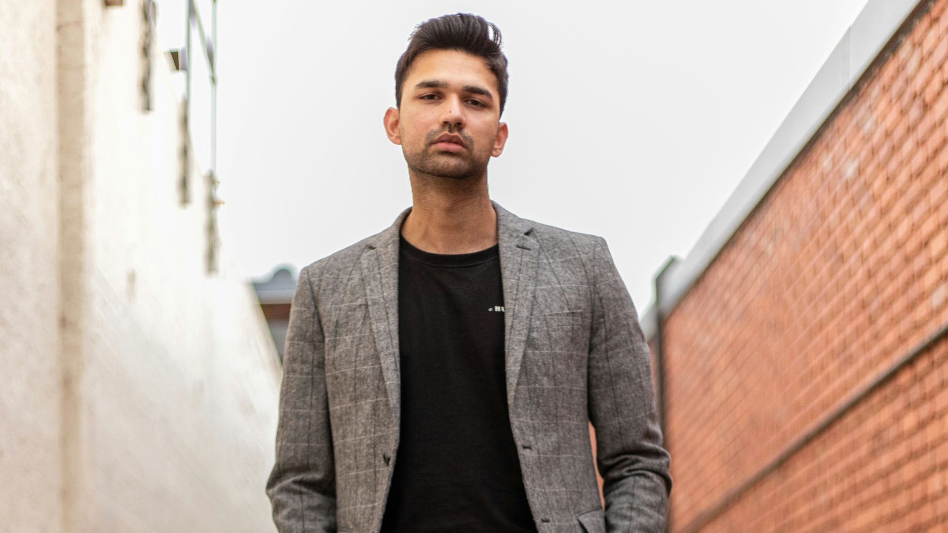 20 easy outfit tricks that make everyday clothes look more expensive