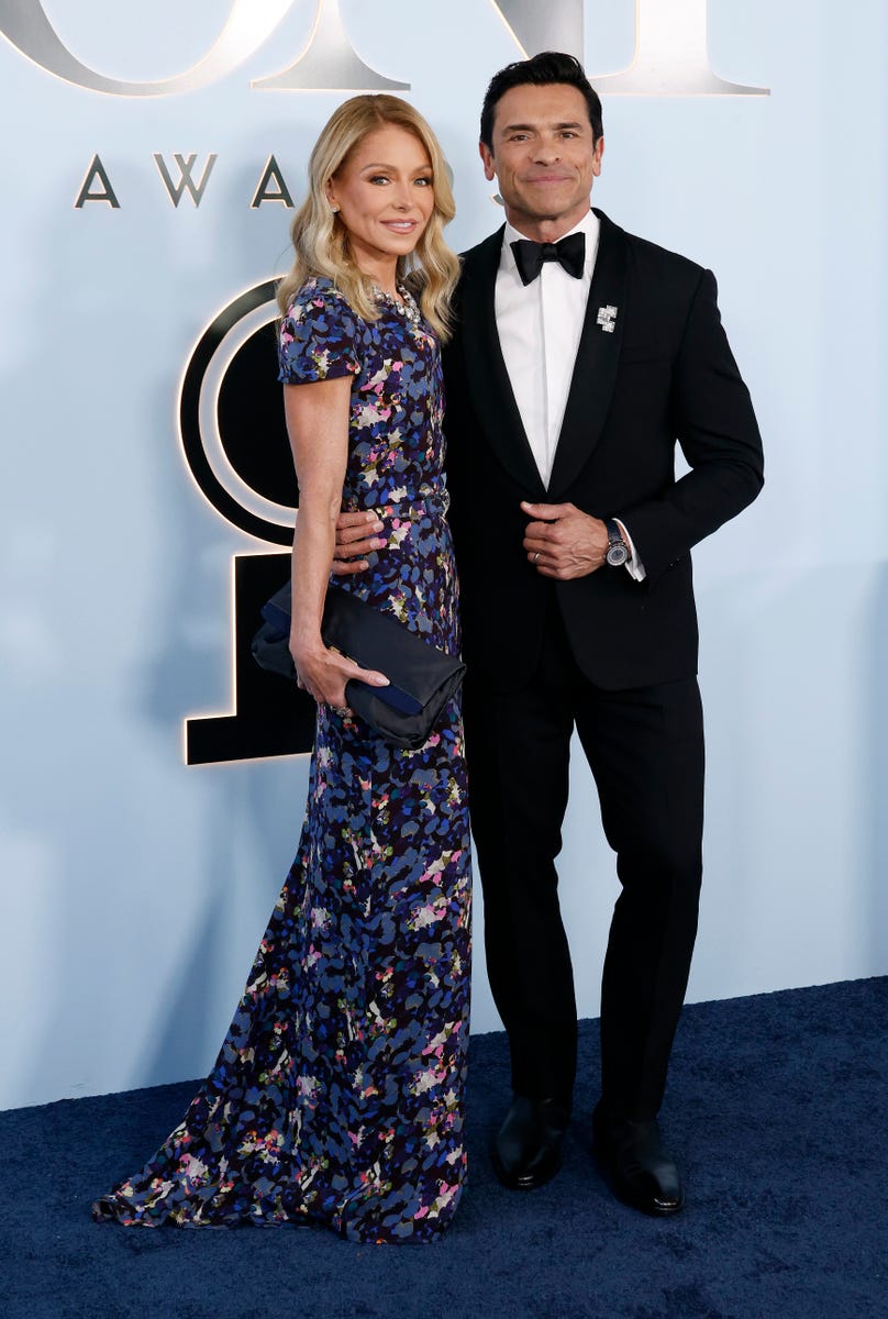 Kelly Ripa and Mark Consuelos had the ultimate date night at the Tony ...