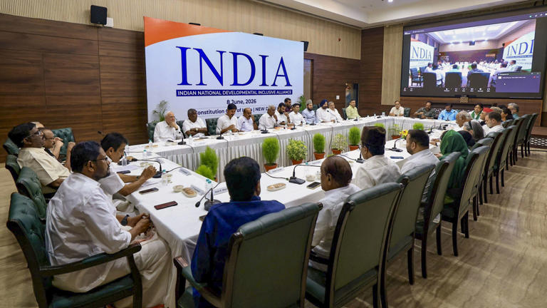 India bloc meeting: Oppn leaders vow unity, seek Pradhan's resignation ...