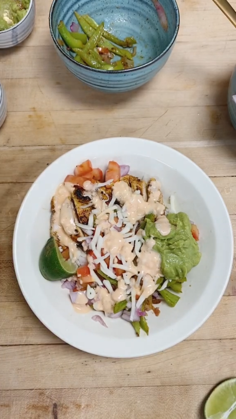 Healthy chicken fajita bowl for an easy meal