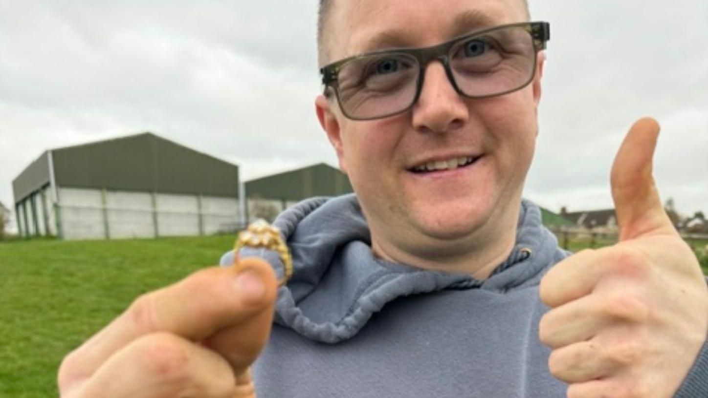 Gold ring 'once in a lifetime find' for detectorist