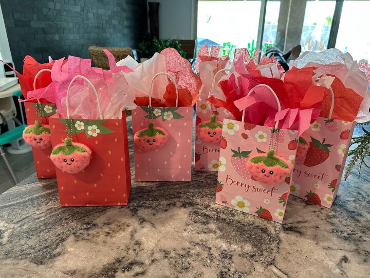 Strawberry-themed bunco gift bag ideas