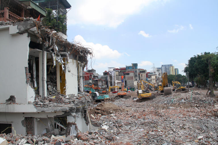 Hanoians displaced by bridge project adapt to life in rented homes