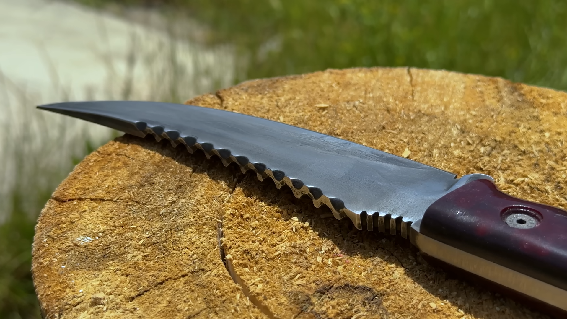 Steel screws were stacked into a blade - then the Damascus pattern came ...