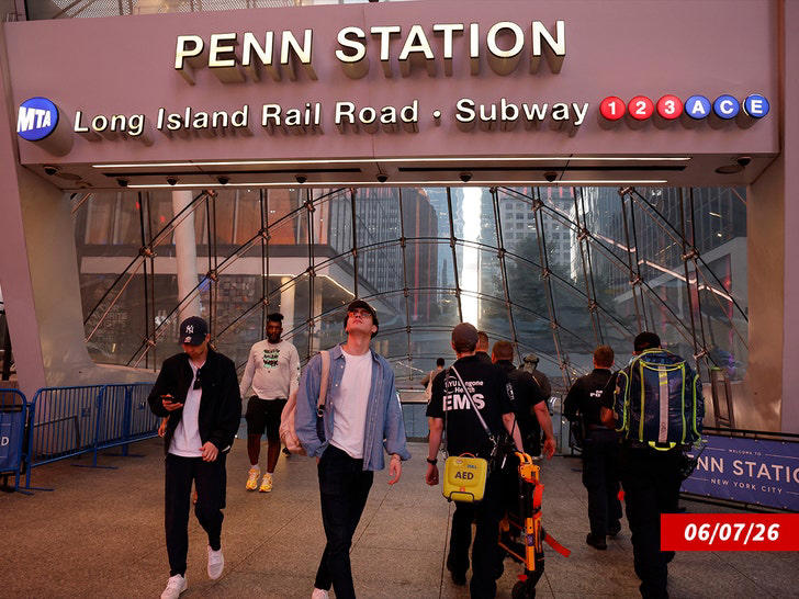 Taylor Swift's wedding venue MSG: Five people stabbed at nearby Penn ...