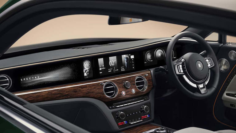 Tras el Ferrari Luce, llega el renovado Rolls-Royce eléctrico