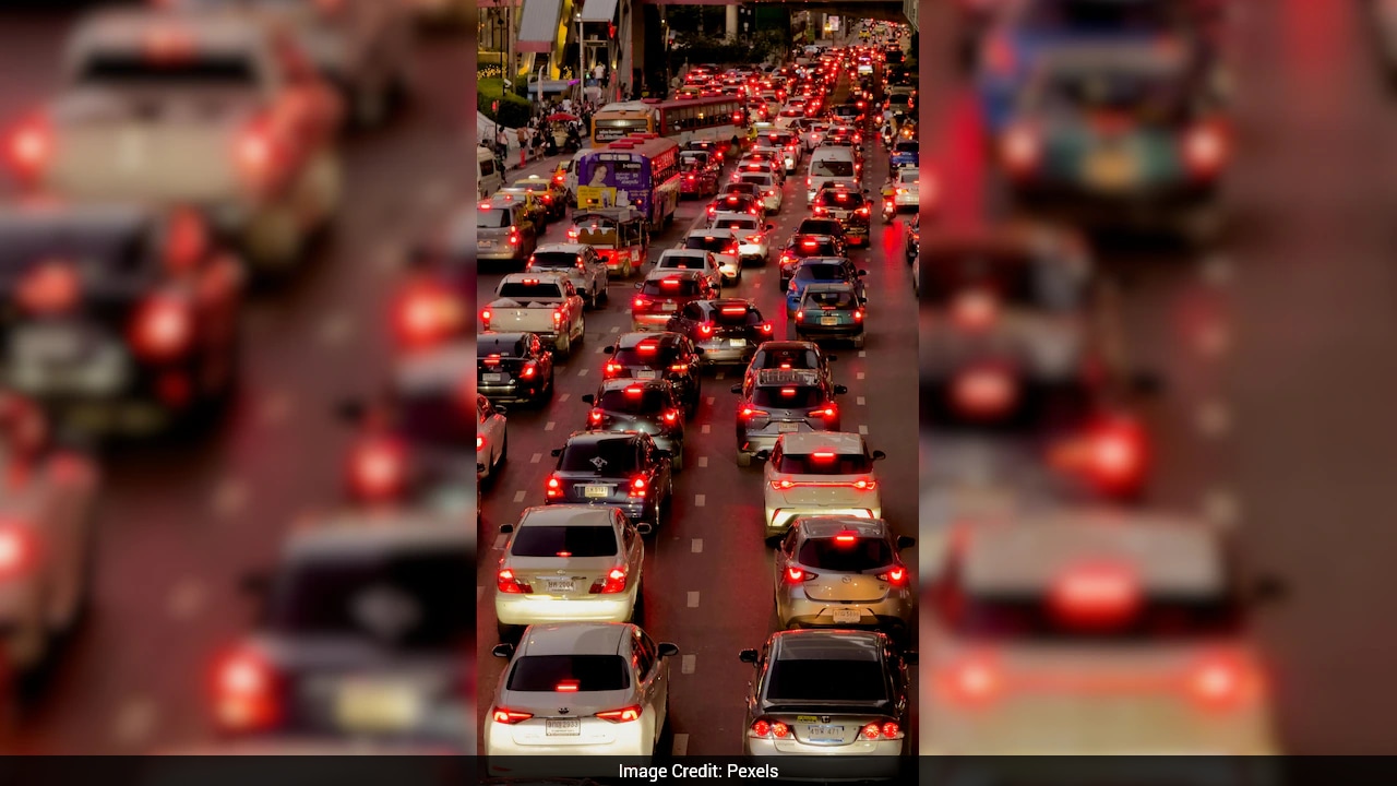 Man claims 82-km Hyderabad journey took 72 minutes, says Bengaluru lags ...